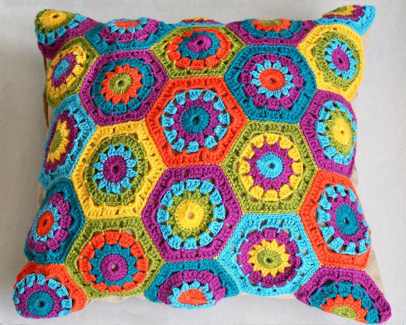 30 Ideias de Almofadas coloridas de Crochê - Artesanato Passo a Passo!