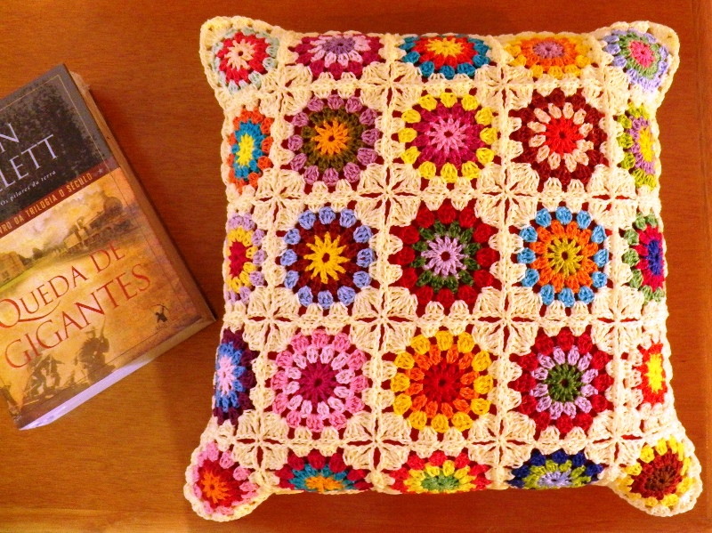 30 Ideias de Almofadas coloridas de Crochê - Artesanato Passo a Passo!