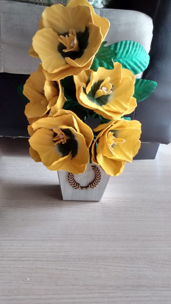 Como Fazer Flor de EVA Passo a Passo - Artesanato Passo a Passo!