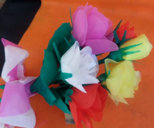 Flor de TNT Fácil: Aprenda como fazer - Artesanato Passo a Passo!