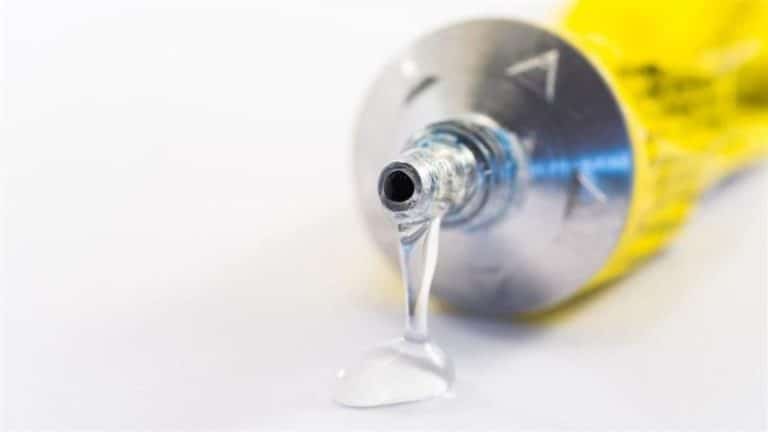 Como tirar cola de roupa: 5 truques para remover sem manchar o tecido ...