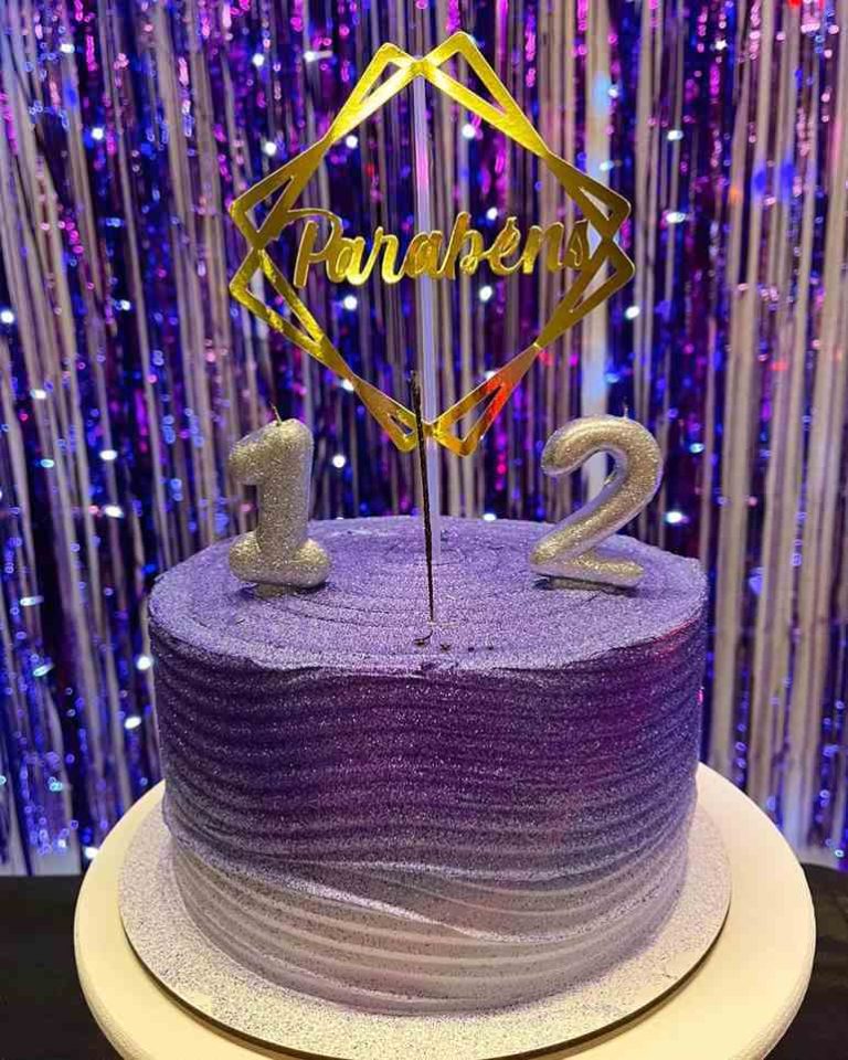40 Ideias de bolo roxo com glitter super tendência - Artesanato Passo a ...