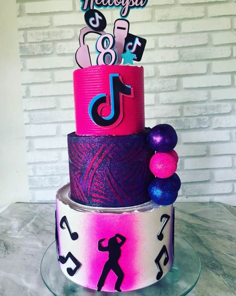 Bolo Tik Tok: 50 ideias para quem ama o estilo do momento - Artesanato ...