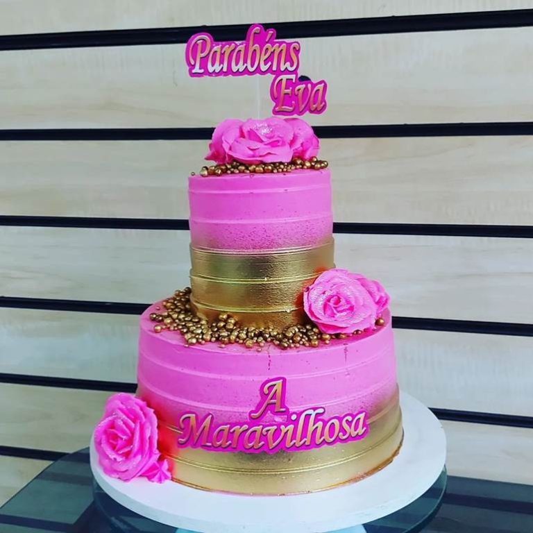 Bolo rosa com dourado: 50 fotos de bolos delicados para impressionar ...