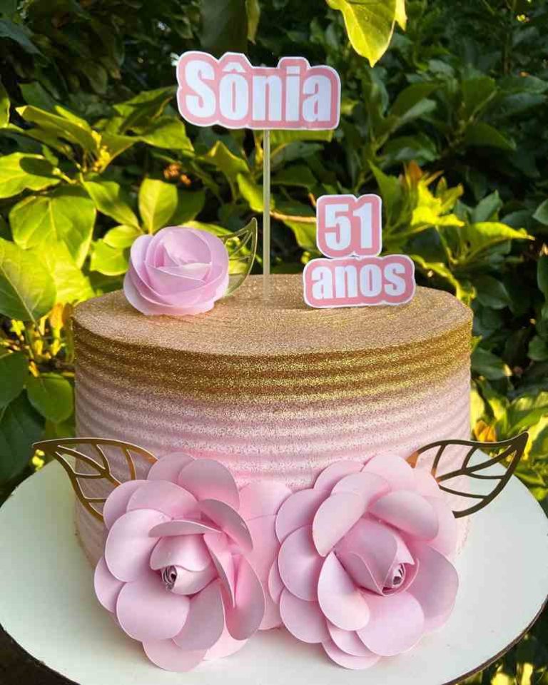 Bolo rosa com dourado: 50 fotos de bolos delicados para impressionar ...