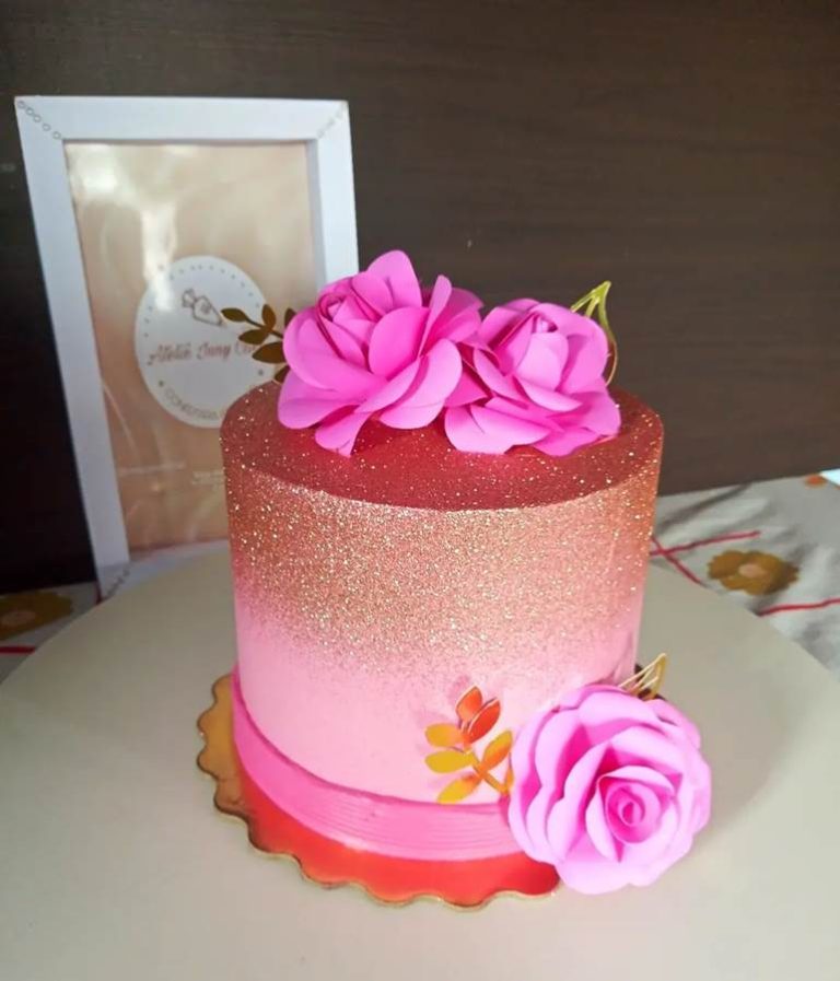 Bolo rosa com dourado: 50 fotos de bolos delicados para impressionar ...