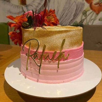 Bolo rosa com dourado: 50 fotos de bolos delicados para impressionar ...