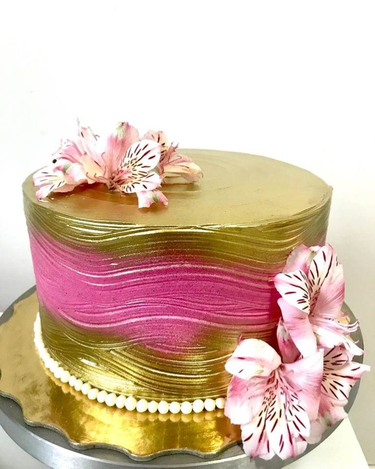 Bolo rosa com dourado: 50 fotos de bolos delicados para impressionar ...