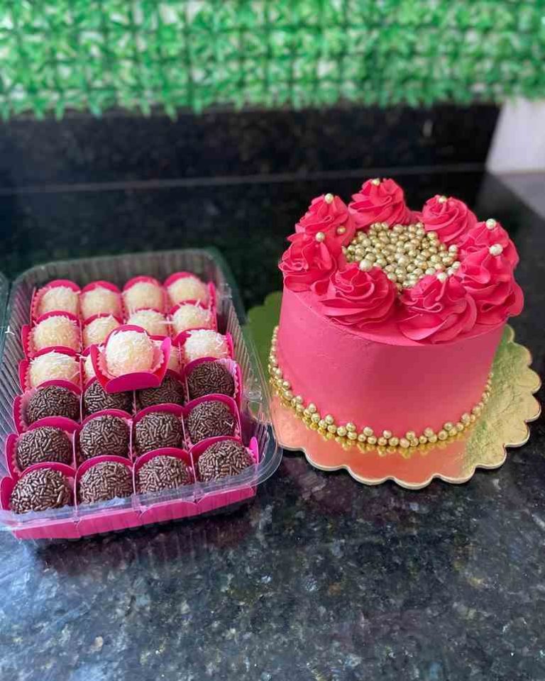 Bolo rosa com dourado: 50 fotos de bolos delicados para impressionar ...