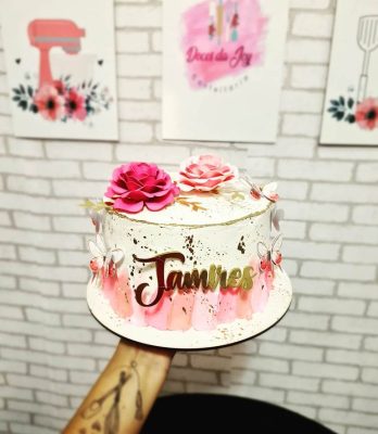 Bolo rosa com dourado: 50 fotos de bolos delicados para impressionar ...