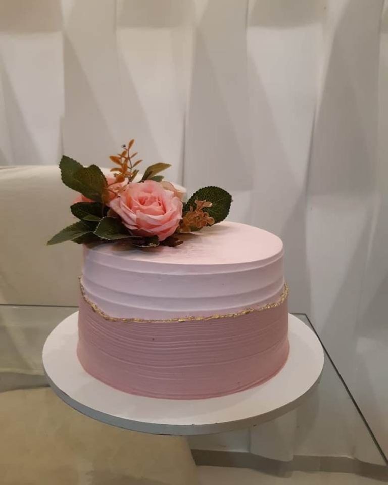 Bolo rosa com dourado: 50 fotos de bolos delicados para impressionar ...
