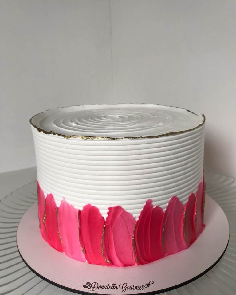 Bolo rosa com dourado: 50 fotos de bolos delicados para impressionar ...