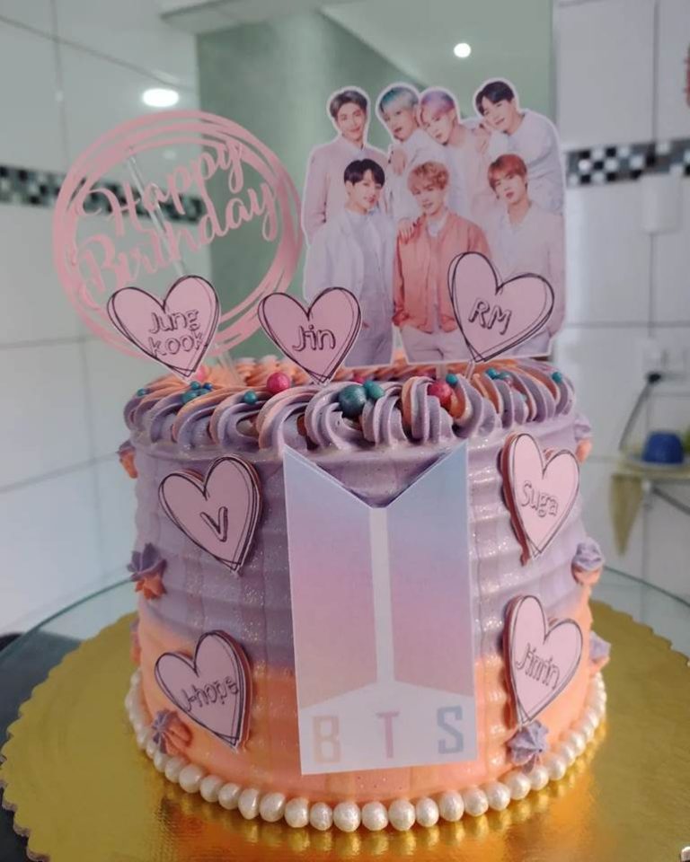 Bolo do BTS: 50 modelos fantásticos para decorar a festa - Artesanato ...